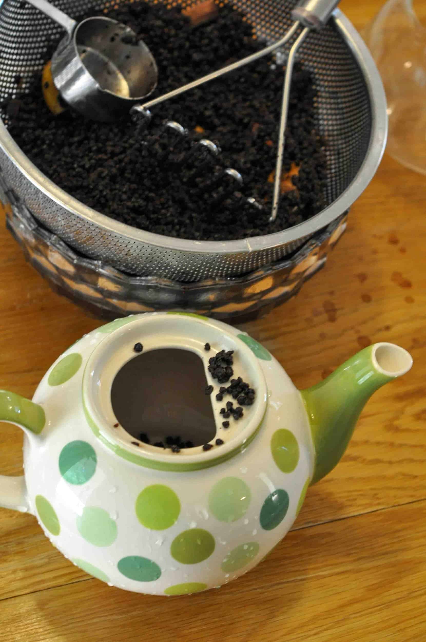 How to Make Immune-Boosting Elderberry Tea (2 Easy Ways!)