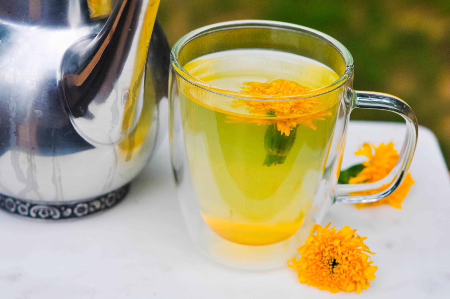Calendula Tea Benefits & Recipe (+17 Other Ways to Use Calendula)