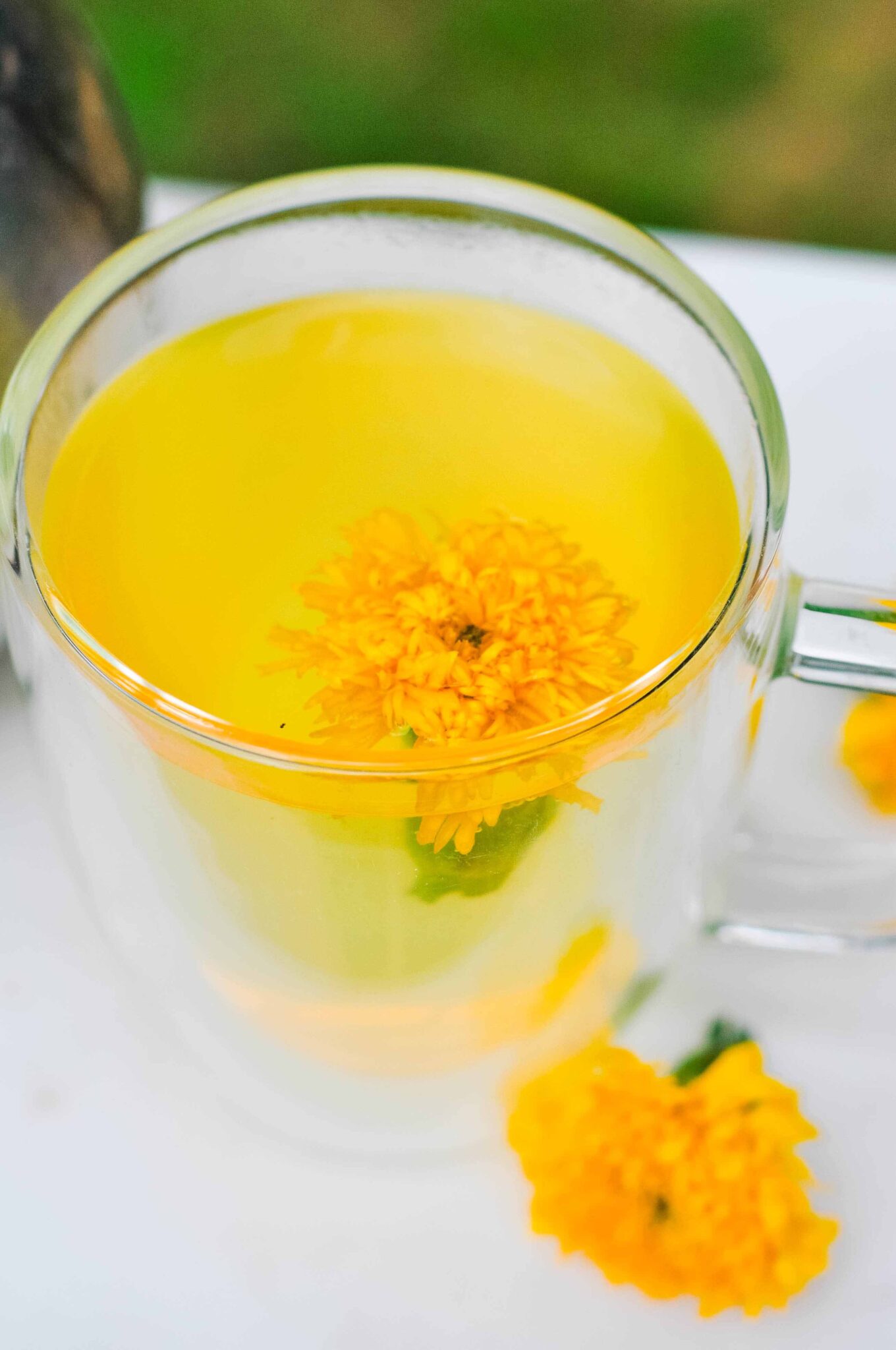 Calendula Tea Benefits & Recipe (+17 Other Ways to Use Calendula)